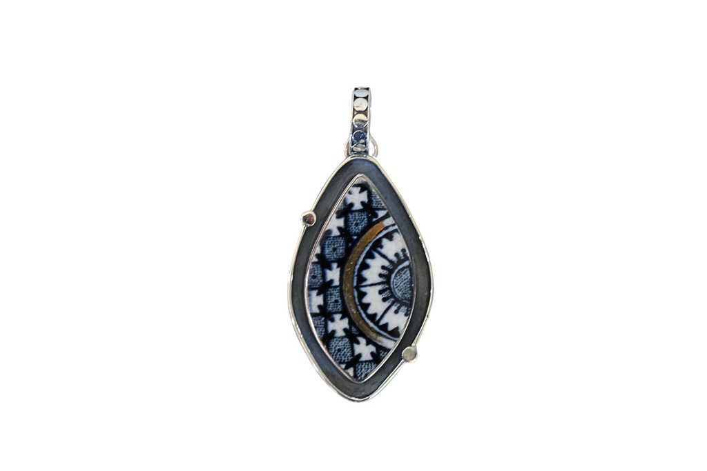 Midday Sun Pendant – China Baroque